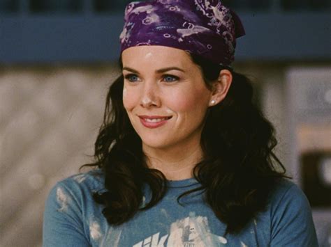 Why Lorelai Gilmores Gilmore Girls Fashion Was So Important For