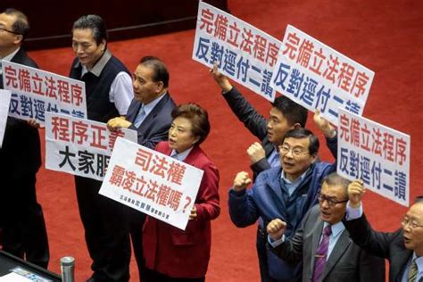 同婚專法「逕付二讀」闖關成功！民進黨團人數優勢表決通過，仍有5綠委投「棄權」