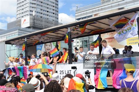 바르샤바 폴란드 June 25 2022 2022 바르샤바 프라이드 퍼레이드 프라이드 퍼레이드 Lgbtq 커뮤니티를위한 폴란드에서