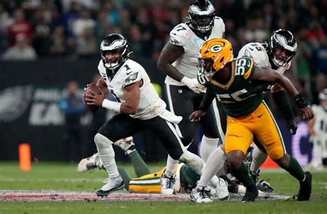 Eagles Vs Packers Which Qb Holds The Ultimate Advantage Philly Sports
