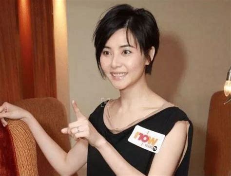 她17岁凭“大尺度”出道，40岁嫁给郑伊健，今46岁韵味满天飞