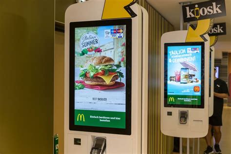 Self Service Kiosk In Einem Mcdonald S In Wien Bilder Und Fotos