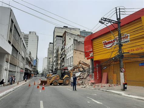 Vídeo mostra momento em que prédio desaba no centro de Vitória A Gazeta