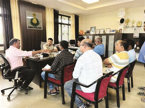 North Goa Taxi Drivers Meet Sp North Over Goa Miles Issue Goemkarponn