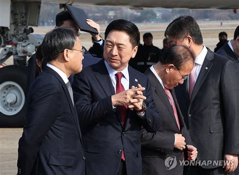 대화나누는 김기현 대표 연합뉴스