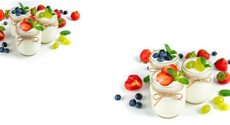 유리 항아리에 딸기와 신선한 요구르트 유제품 건강 한 음식 다이어트와 아침 식사 개념 배너용 긴 형식 0명에 대한 스톡 사진 및 기타 이미지 Istock