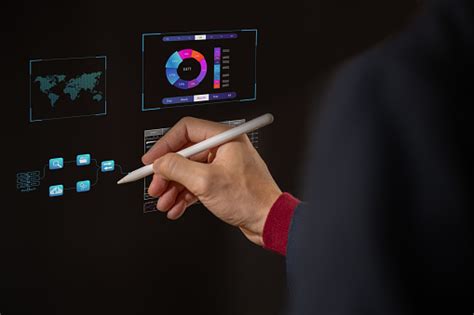 데이터베이스에 연결된 Kpi 및 메트릭으로 보고서를 작성하는 분석 및 데이터 관리 시스템 재무 운영 영업 마케팅을 위한 기업 전략 가상현실에 대한 스톡 사진 및 기타 이미지