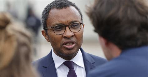 El ministro de educación de Macron Pap Ndiaye en cinco frases