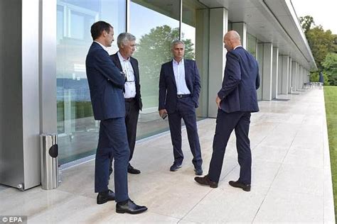 Arsene Wengers Feud With Jose Mourinho Continues As Arsenal Boss