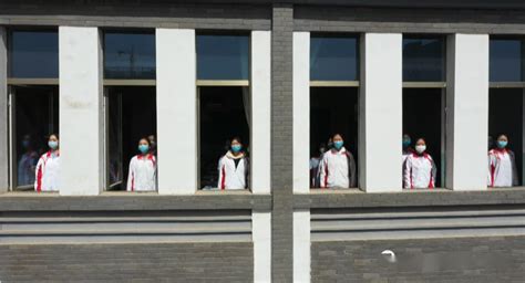 “做最勇敢的人”——嘉峪关市一中2020春季开学典礼 搜狐大视野 搜狐新闻