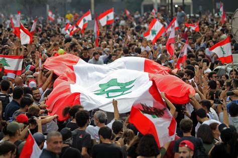 بالصور الآلاف في مظاهرات تطالب بـإسقاط النظام في لبنان Cnn Arabic