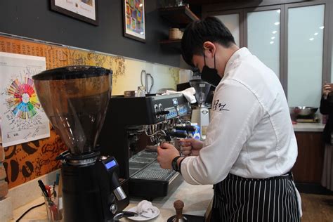 한국호텔직업전문학교 한국전 바리스타가 꿈이다 빠르게 변화하는 트렌드에 맞춘 커피를 만들어내는