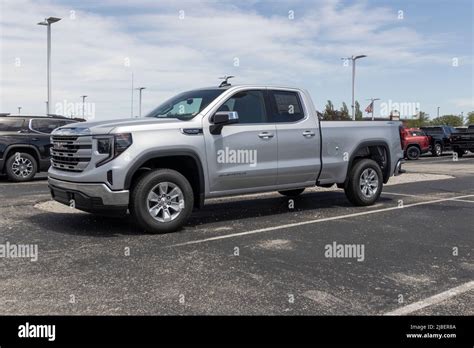 Fischer Ca Mai 2022 Gmc Sierra Pickup Display In Einem Händler Gmc