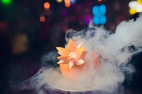 휴식을 위한 아로마 자 몽과 세련 된 Hookah 자 몽 시샤 Hookah 라운지 건강한 식생활에 대한 스톡 사진 및 기타