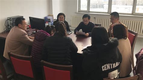 马克思主义学院召开科研工作会议