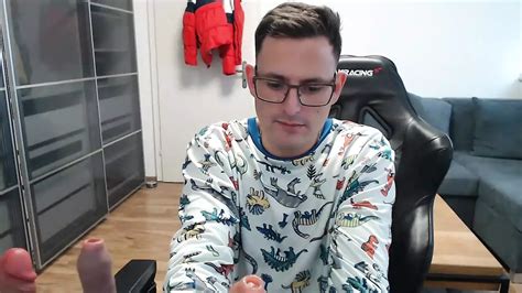 Süßer deutscher twink junge wichst im freien und kommt nackt in bayern nach der arbeit xHamster