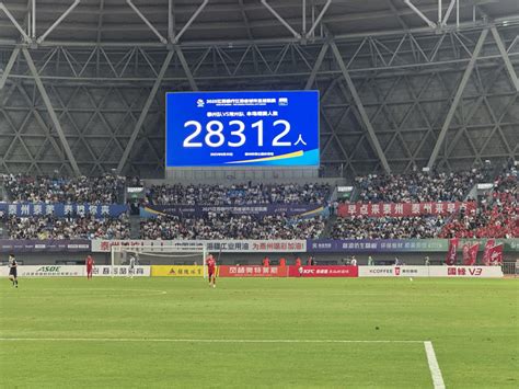 苏超再迎泼天流量：中超球员黄紫昌首秀破门，刘强东现身助威