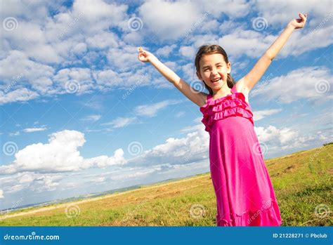 Muchacha Sonriente En El Sol Imagen De Archivo Imagen De Felicidad