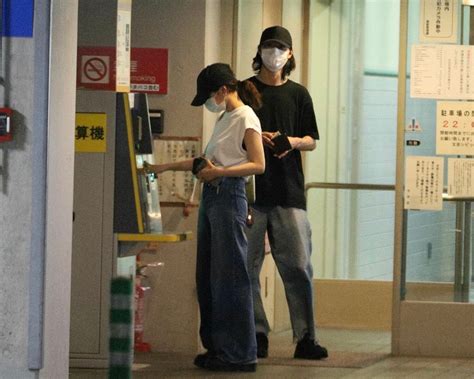 J Ent Tabloid Catches Top Stars Yamazaki Kento And Hirose Suzu Out On A