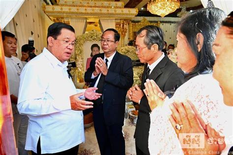 ថ្នាក់ដឹកនាំគណបក្សភ្លើងទៀនគោរពវិញ្ញាណក្ខន្ធប្អូនស្រីសម្តេចប៊ុន រ៉ានី