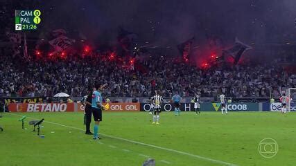 Torcida do Atlético MG apoio sinalizadores vaias e xingamentos após nova derrota em casa