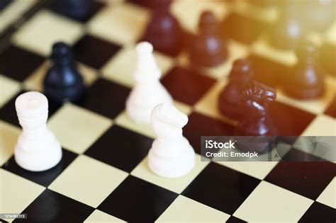 배경 전투 주교 검은 보드 사업 도전 체크 체크 메이트 체스 체스 판 체스 판 선택 경쟁 개념 충돌 결정 패배 싸움 그림 게임