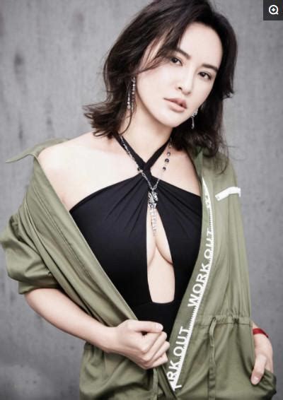 36岁莫小棋穿衣大胆，丰满身材太吸睛，美的让人移不开眼
