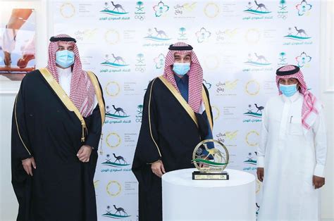 رياضي سمو وزير الرياضة يتوج الفائزين في ختام منافسات سباق رماح للهجن