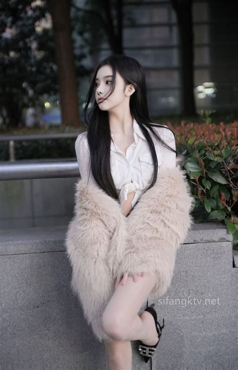 国模龙雪儿大尺度人体私拍套图 17 85