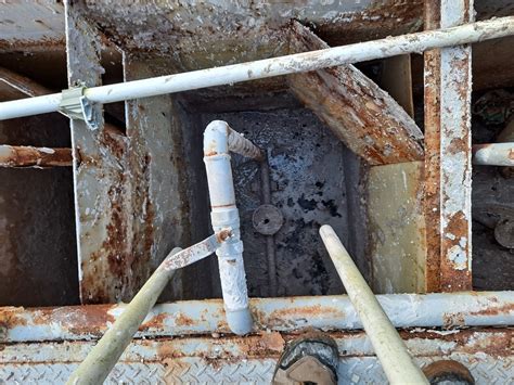 시공갤러리 녹슨코리아 공장 폐기물 준설