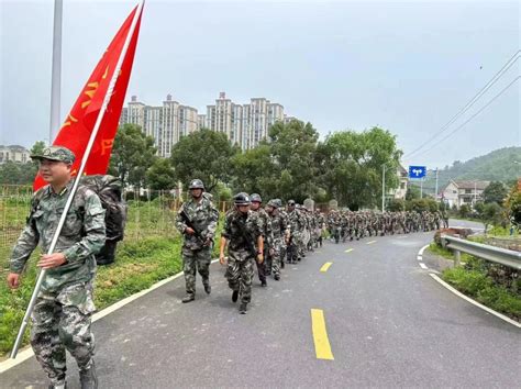县人武部组织民兵应急连实战化演练