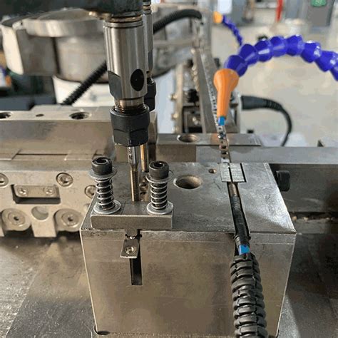 Automatic Vertical Nut Threading Drilling Tapping Machine Equipment With Multi Spindle Head