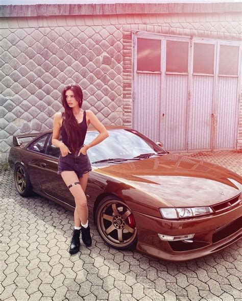 Пин от пользователя Folomamen на доске Girls And Cars Девушка с