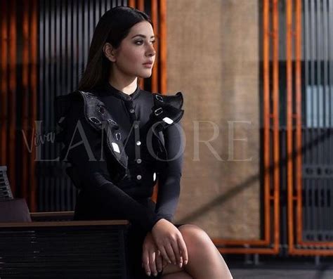 Raashi Khanna Fashion Khanna Style