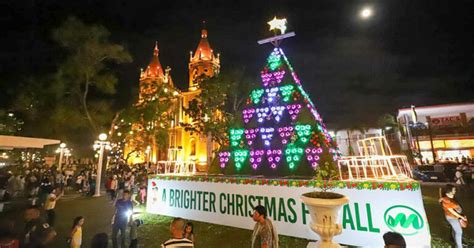 More Power Iloilo City Govt Light Up Twin Giant Christmas Tree Ibs
