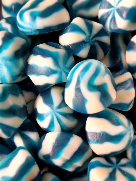 Raspberry Twist Kisses 100g Sweet Fairies