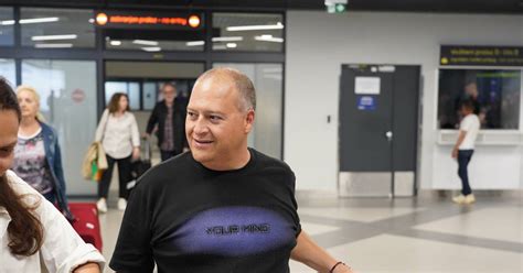 Foto Sin Pabla Escobara Stigao U Beograd Odlučio Je Do Kraja