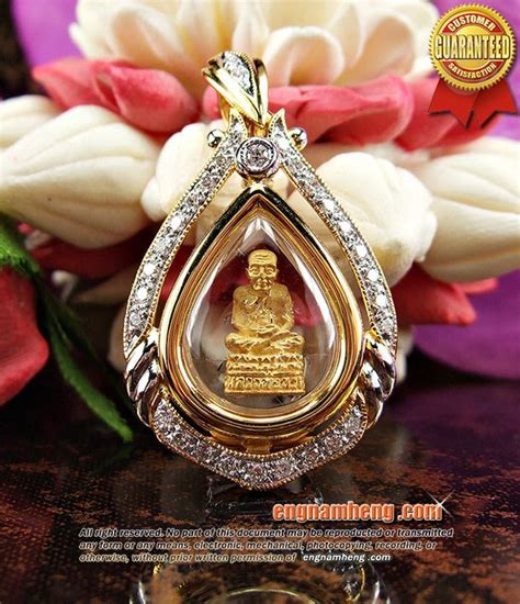 หลวงปู่ทวดเนื้อทองคำ เลี่ยมกรอบทองฝังเพชรเบลเยี่ยม กรอบทรงหยดน้ำสวยหวาน