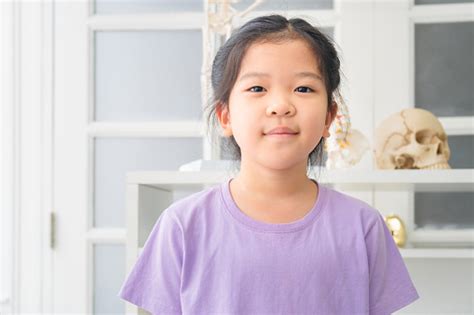 초등 과학 수업 학교 실험실에서 쾌활한 소녀 과학 실험실 6 7 살에 대한 스톡 사진 및 기타 이미지 6 7 살 Stem