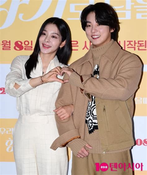 Ten 포토 설인아윤시윤 달달한 비주얼 커플 텐아시아