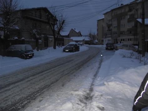 Jude Ul Alba Acoperit De Nori Grei De Z Pad Circula Ia