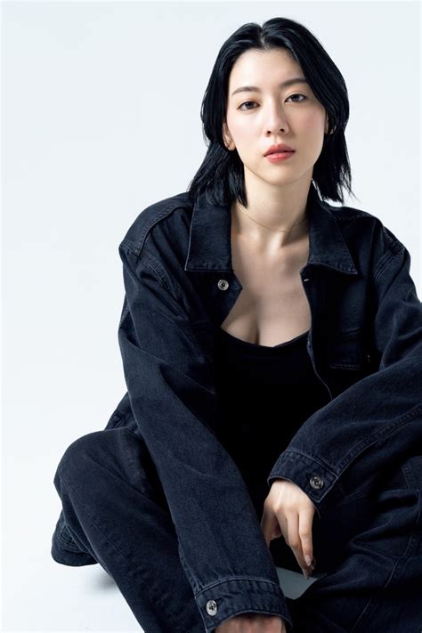 🍭 三吉彩花、ハードトレーニングで鍛え抜かれた腹筋美を披露！『flash』登場 Popnrollポップンロール