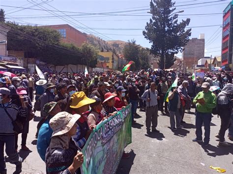Sectores Cocaleros marchan al centro paceño Red Bolivisión