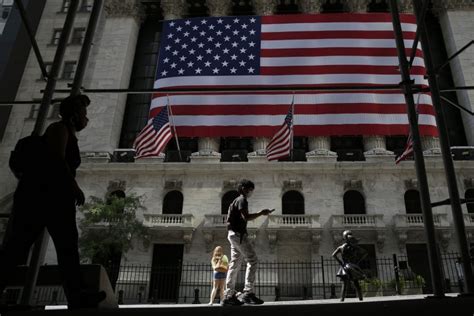 Almost 900k In Us File New Jobless Claims Unemployment Ticks Down