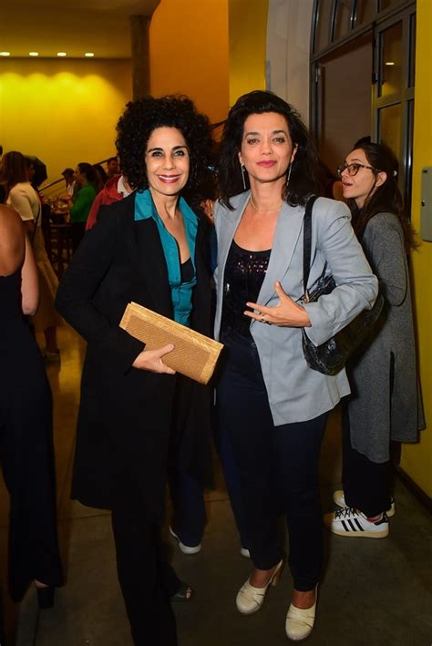 Ana Cecília Costa de Renascer faz aparição rara a namorada