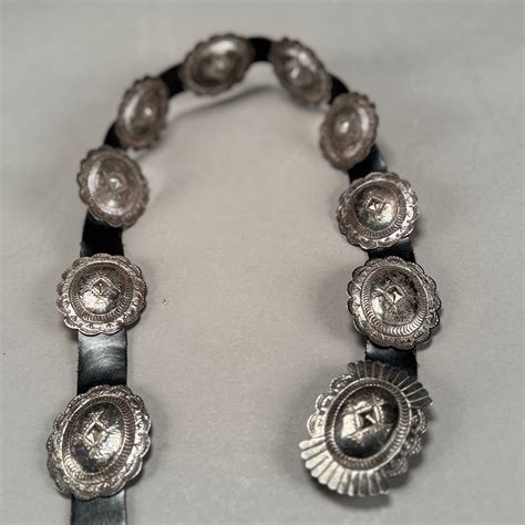 Lot 084 Unmarked Silver Concho Belt Ten 2″ X 2 12″ Oval Conchos 40