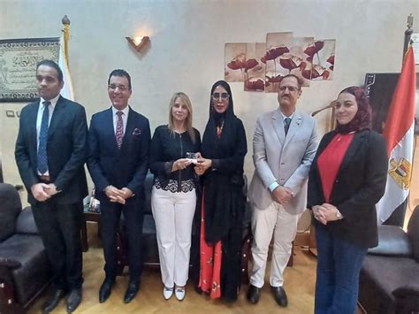 Asu عميدة آداب عين شمس تستقبل نائبة ملحق سفارة الإمارات لشئون التعليم