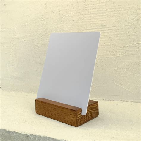 Tap And Scan Stands Χρήσεις και Πλεονεκτήματα Label Up