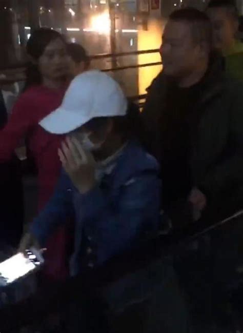 岳雲鵬機場遇虹橋一姐，秒變迷弟求合影 每日頭條