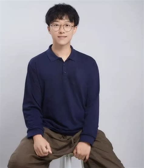 北大毕业生转行做这个职业年入百万曾被踢出班群 墙外头条